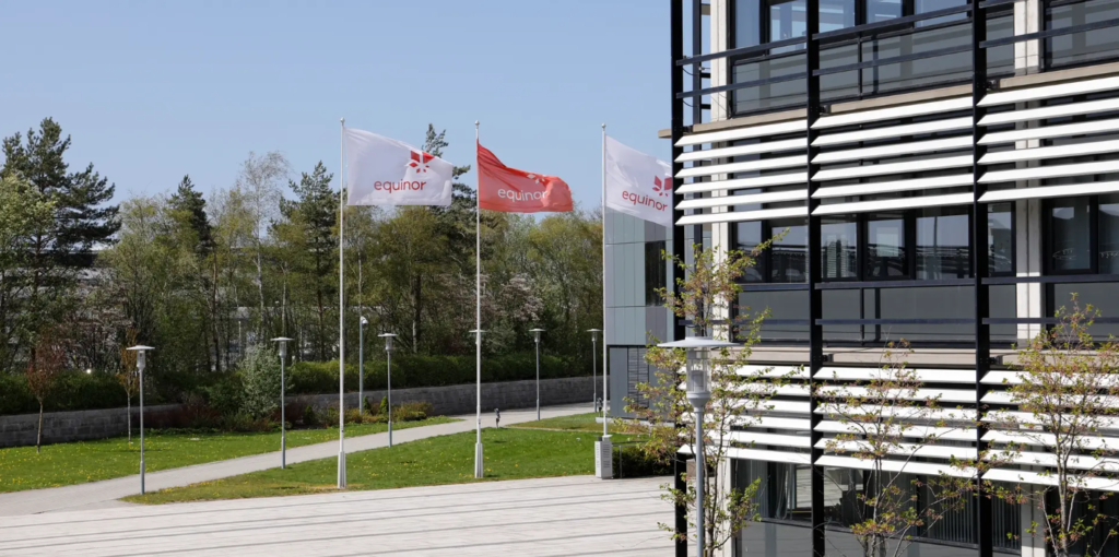 Shell reports 2Q:25 results, comments on LNG Canada [pdf downloads ...