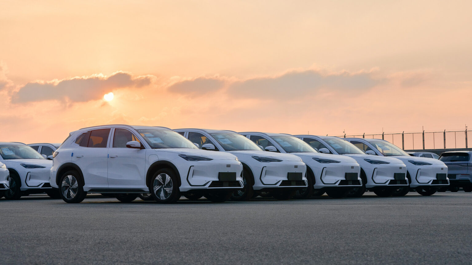 China's Geely Auto Eyes Selling 2.71mn Units in 2025 v. 2.17mn in 2024 ...